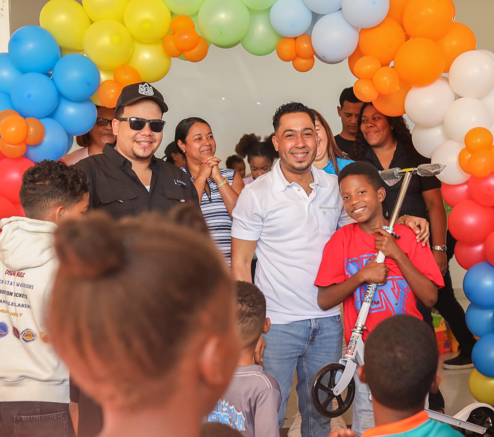 Víctor Jiménez impulsa disciplina escolar con juguetes