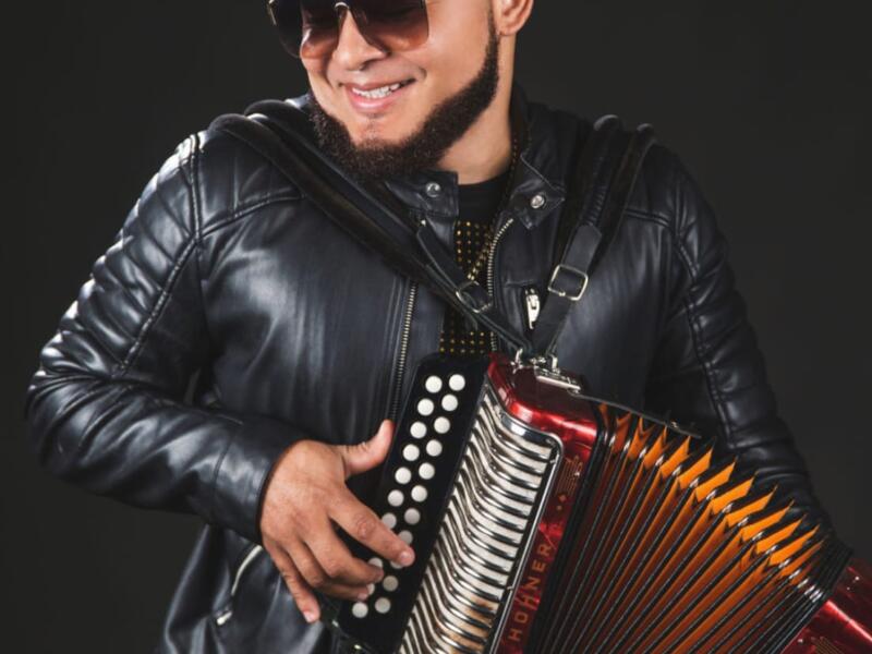 Daniel Galán “El Palomo” nuevo fenómeno de la música típica