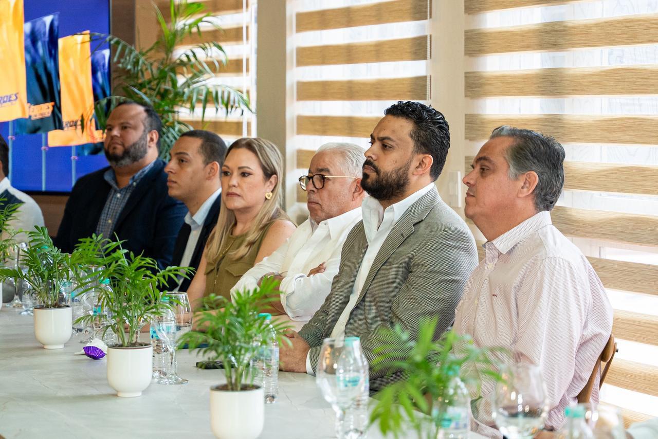Carlos Gómez presenta nueva franquicia “Héroes de Moca”