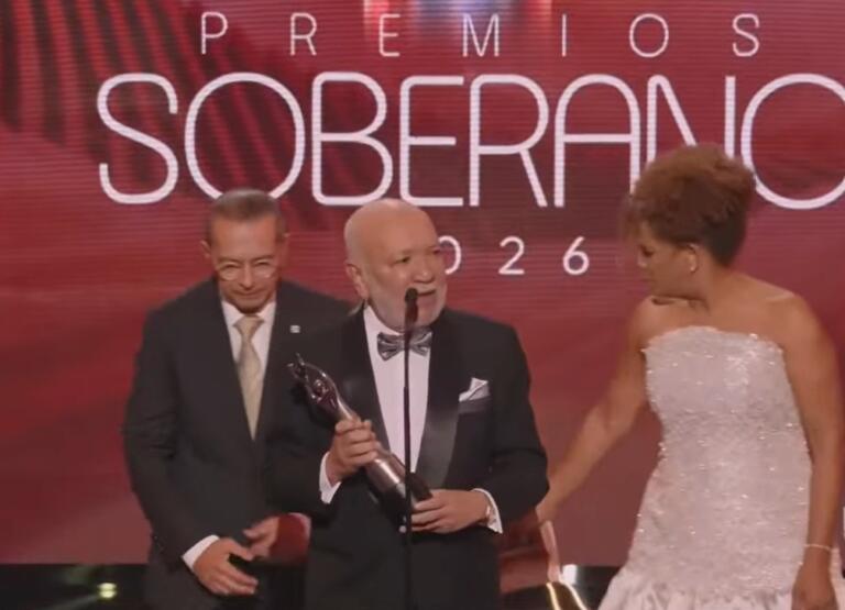 Jochy Santos recibe el Gran Soberano 2026