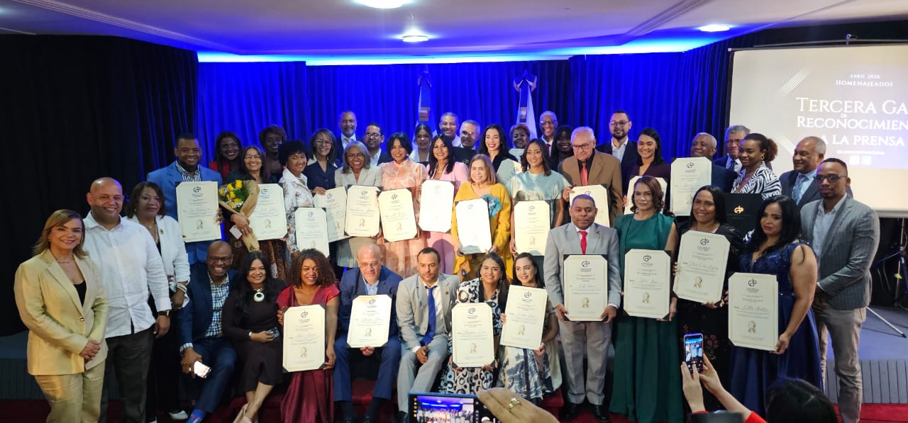 CDP reconoce a Ada Guzmán por su destacada trayectoria