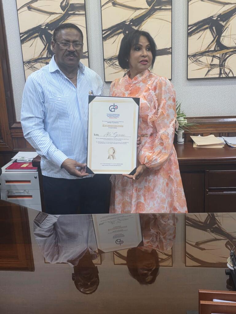 CDP reconoce a Ada Guzmán por su destacada trayectoria