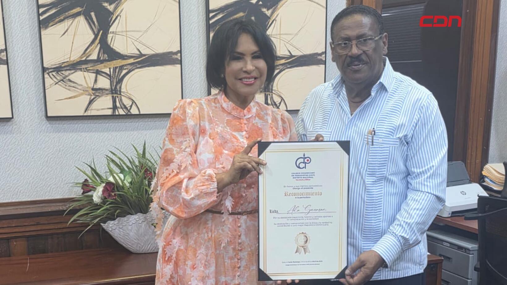 CDP reconoce a Ada Guzmán por su destacada trayectoria