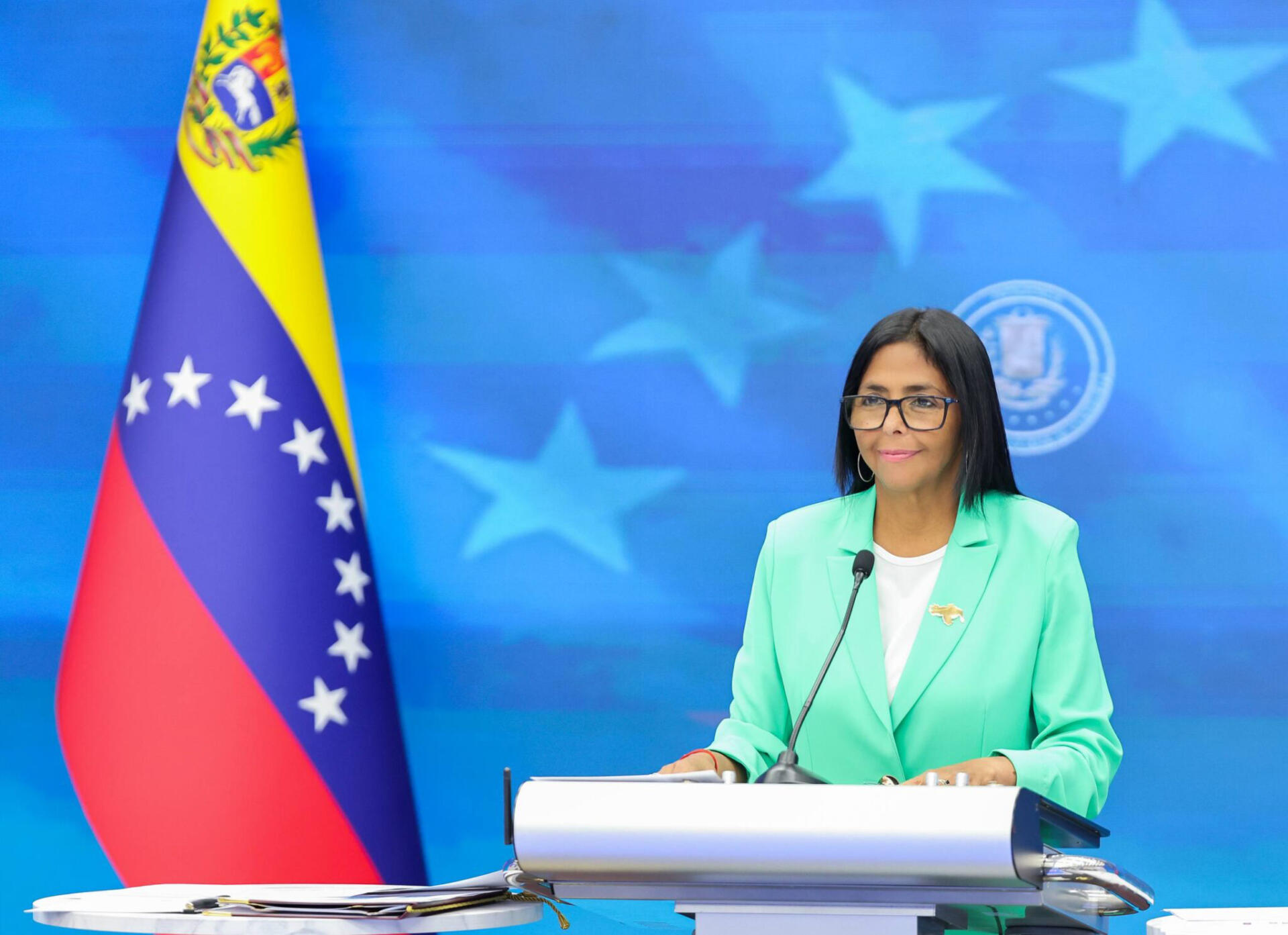 Delcy Rodríguez anuncia aumento salarial en Venezuela