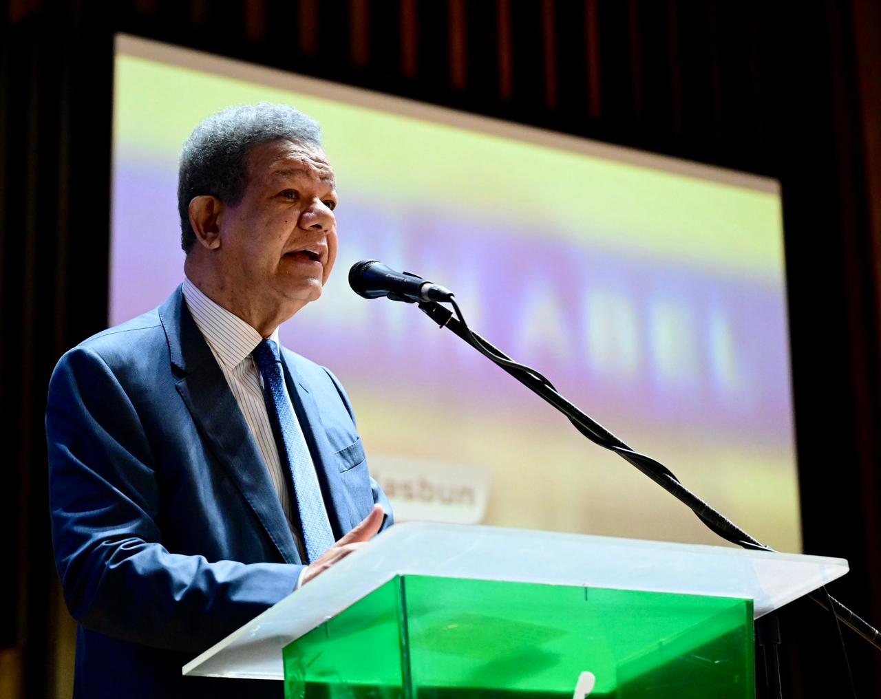 Leonel Fernández rechaza una fusión del Mescyt-Minerd