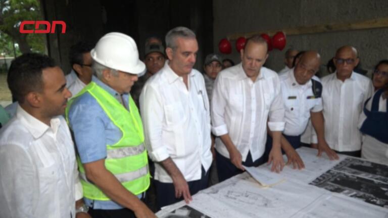 Abinader supervisa estación del Cuerpo de Bomberos de Santiago