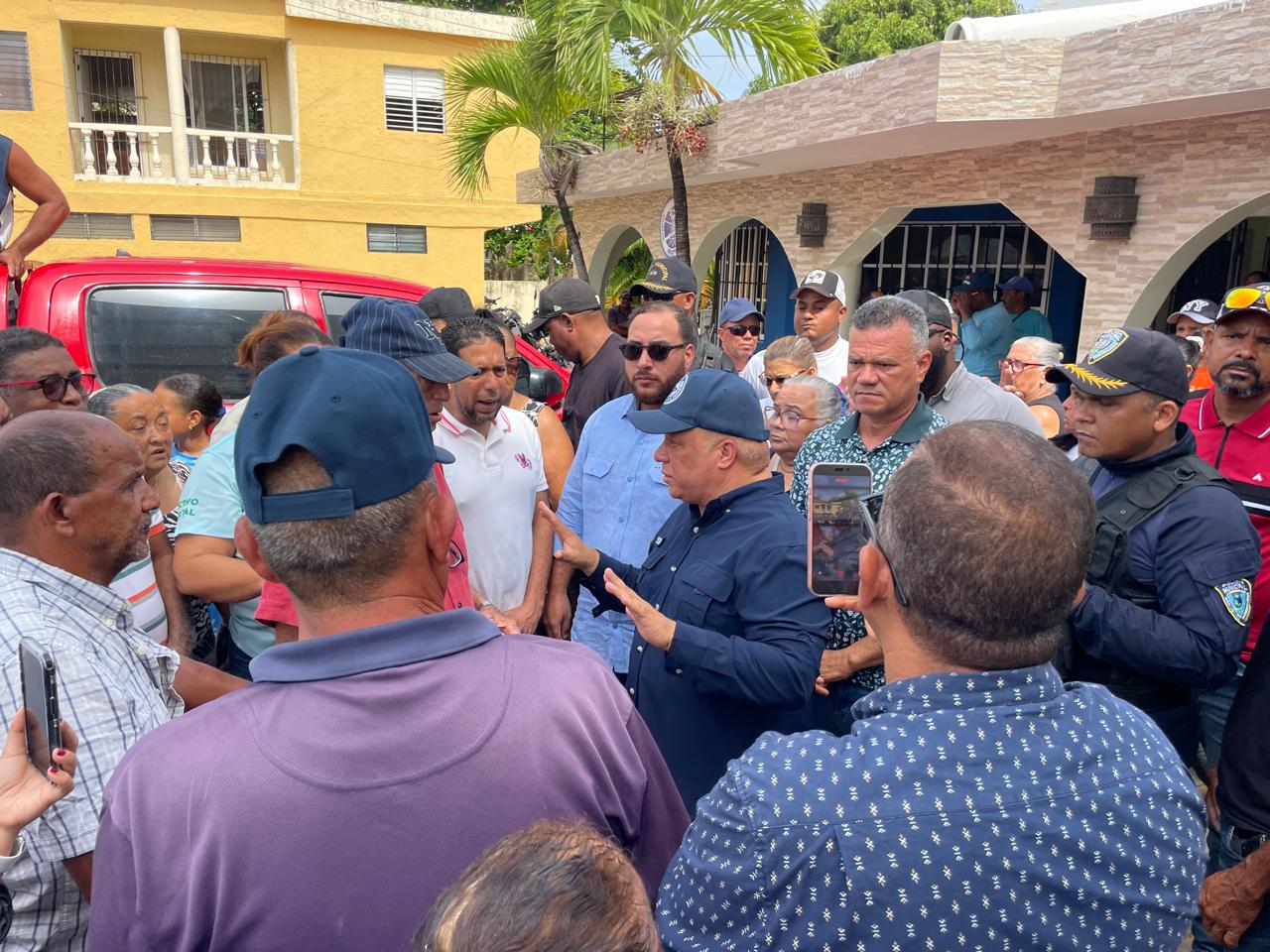 Alcalde de Cabrera denuncia falta de agua potable en el municipio