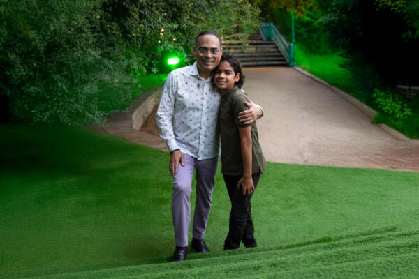 Gilberto Santa Rosa presenta tema con su nieto Ian Marco