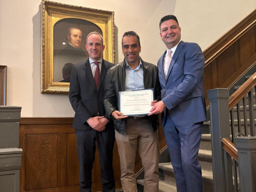 Marcos Peguero obtiene certificación de Harvard