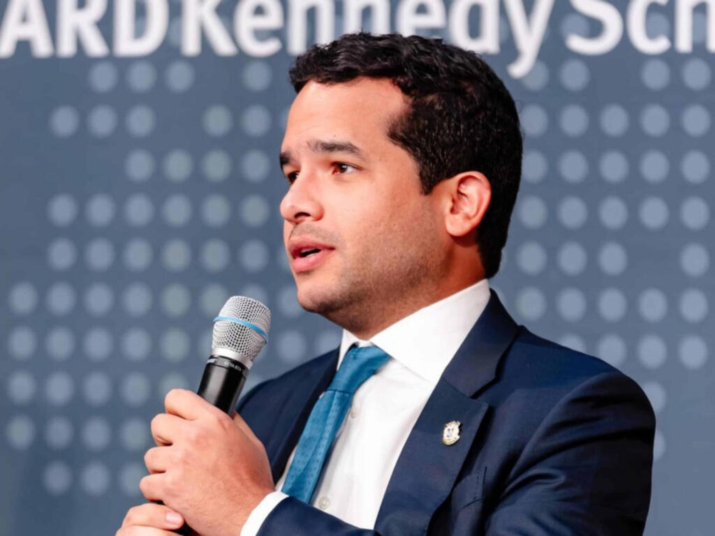 Omar Fernández alerta sobre anticipos a medianas empresas