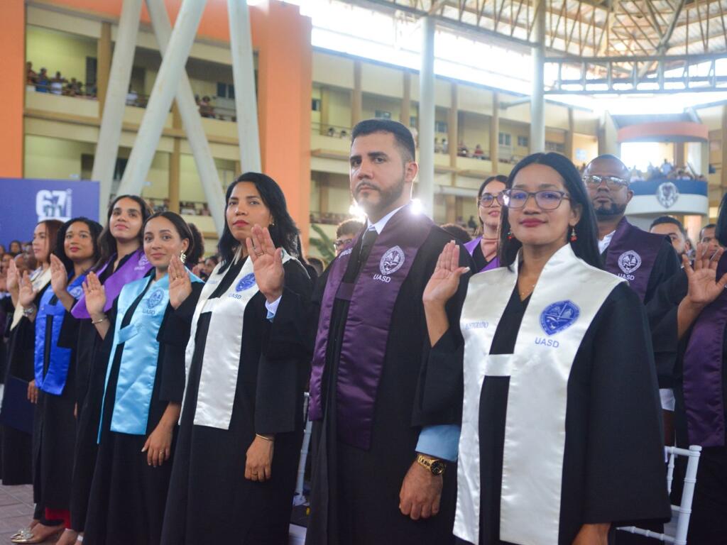 UASD pide a graduandos seguir ejemplo de egresados