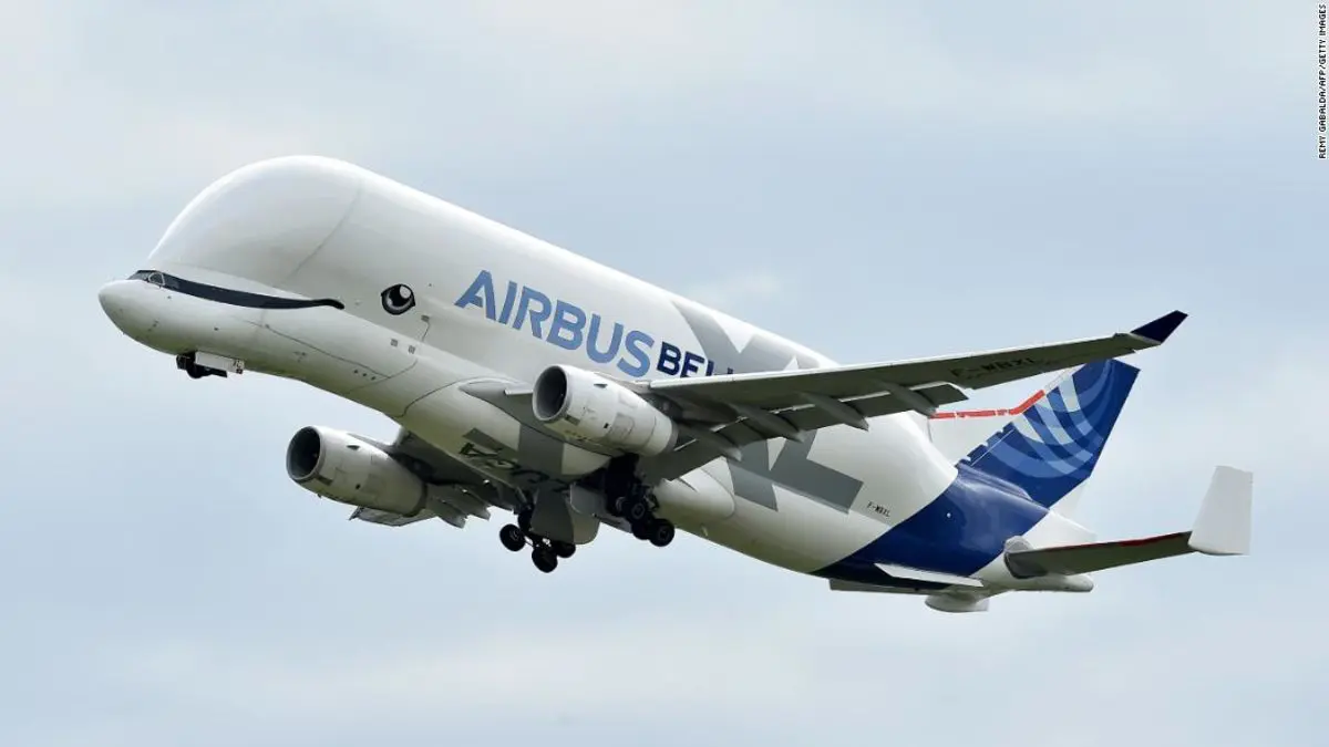 Avión en forma de ballena aterriza por primera vez en Latinoamérica