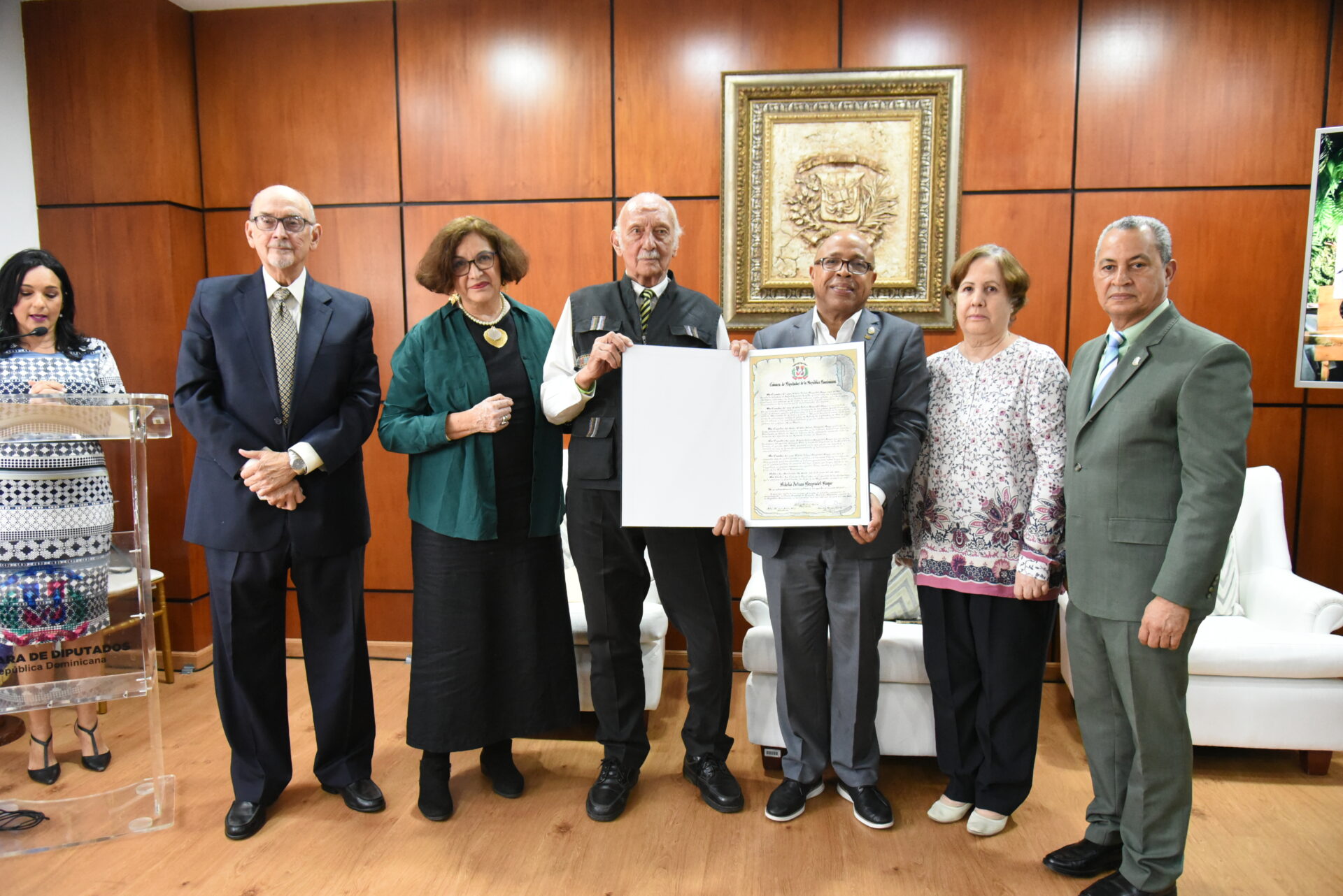 Cámara de Diputados reconoce a Fidelio Despradel, por sus aportes