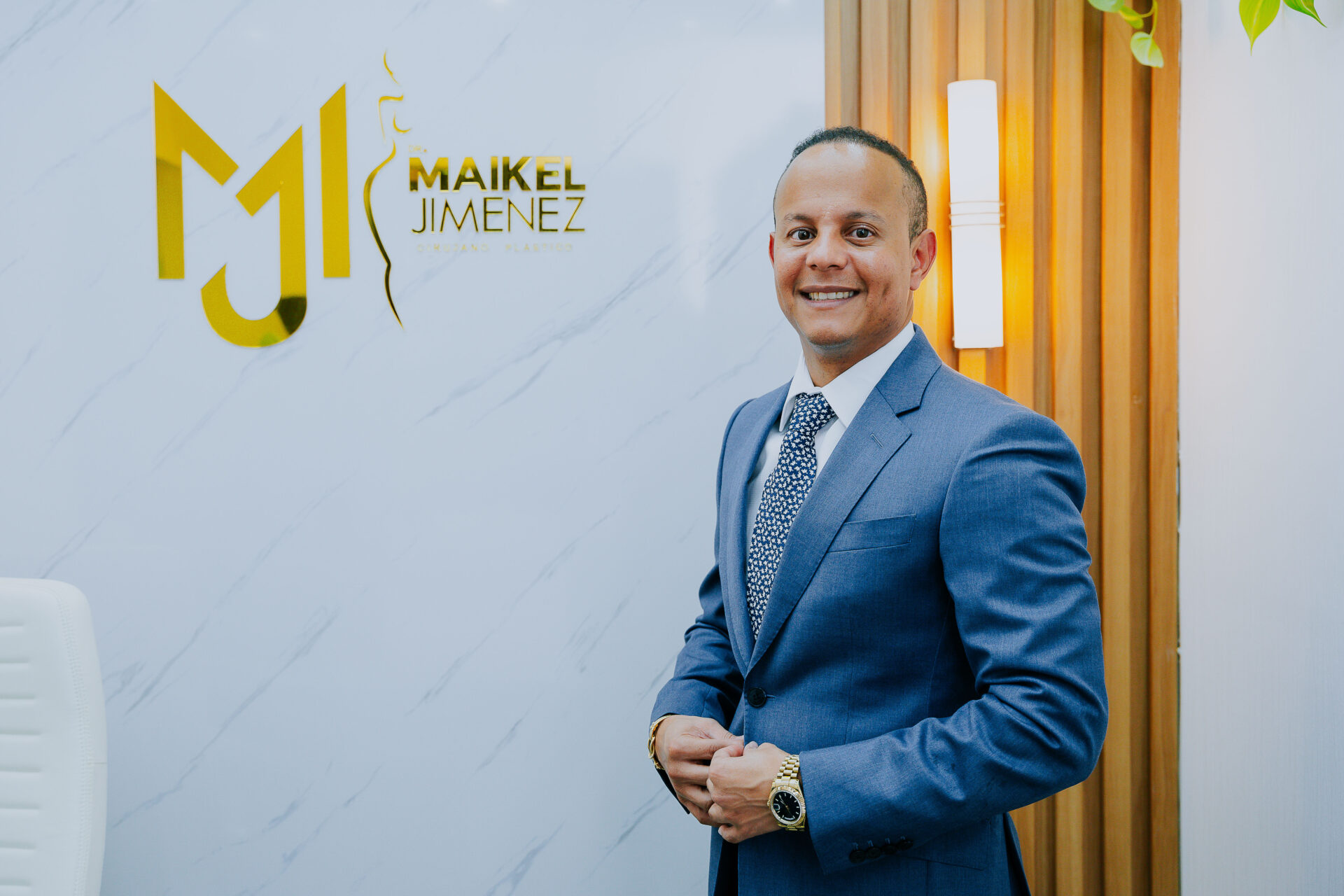 Maikel Jiménez afianza su popularidad en RD con la cirugía plástica