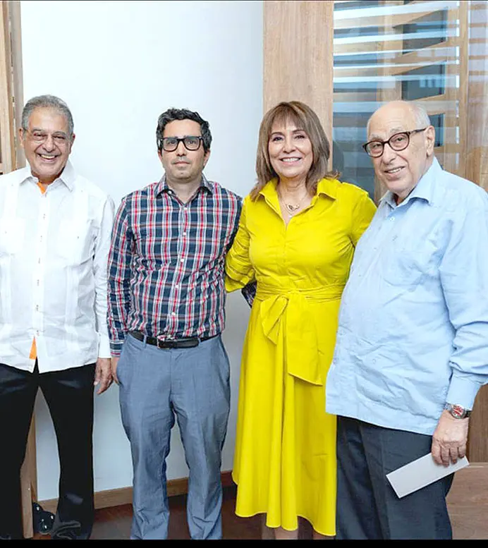 María Elena de Rojas presenta poemario