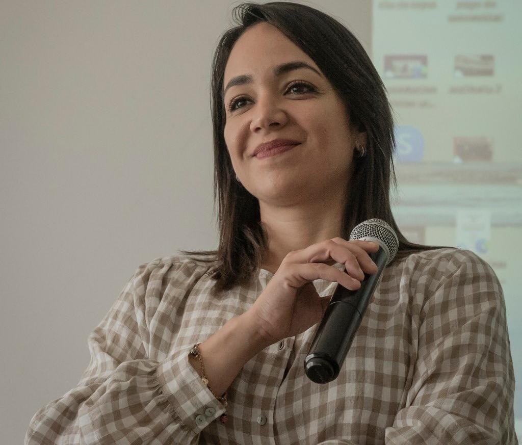 Faride Raful lee como “trabalenguas” informe proyecto de ley