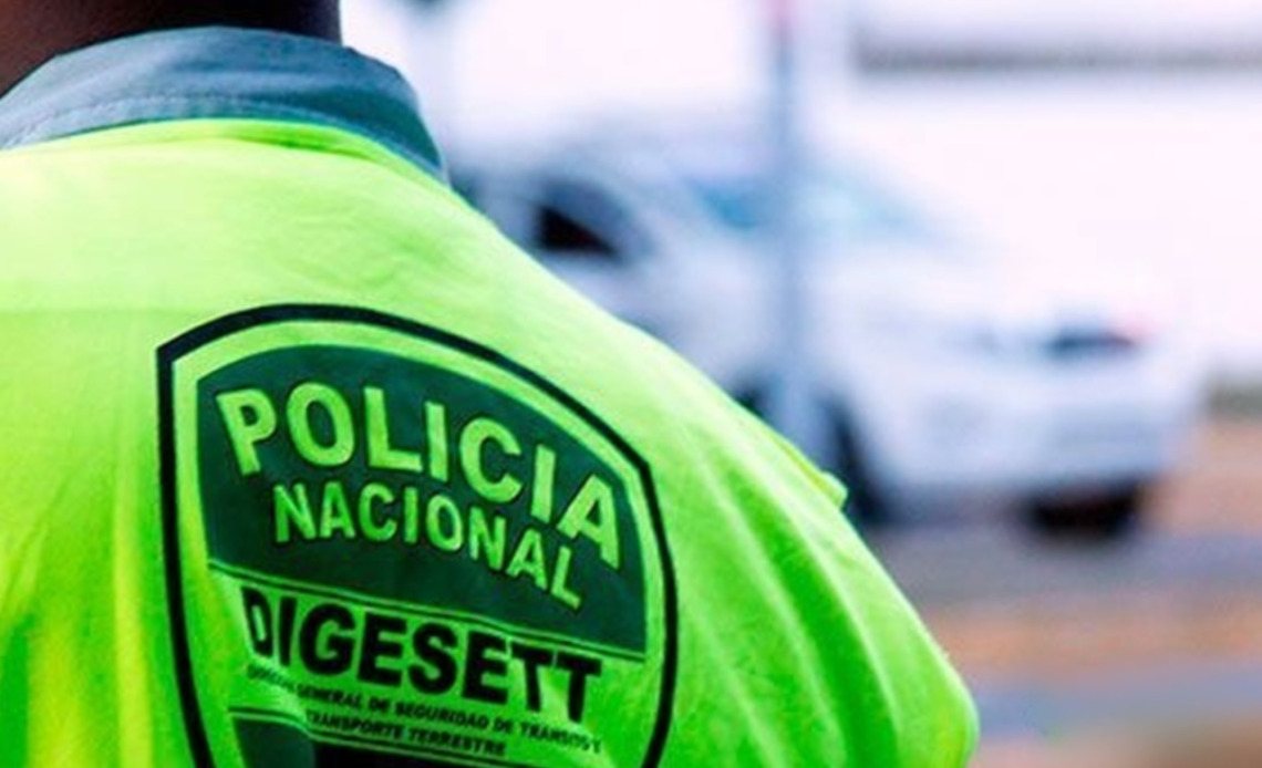 Le pide disculpas a la agente Digesett que le sacó la lengua