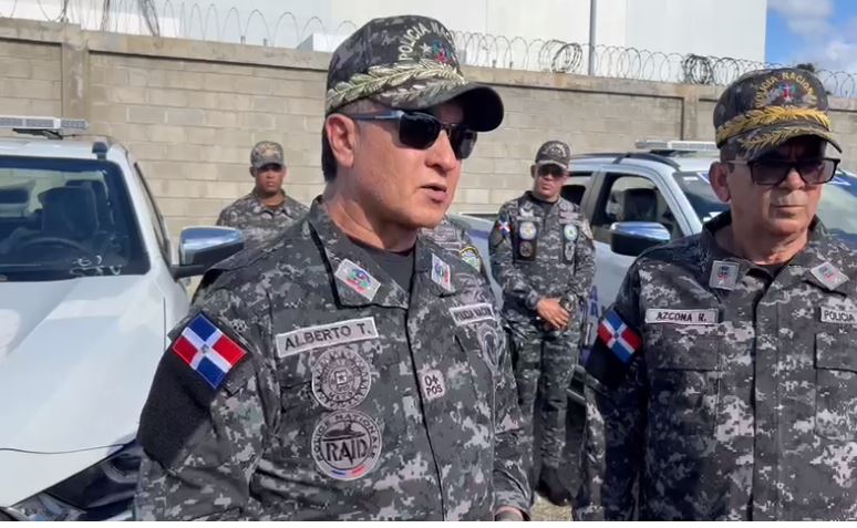 Director PN entrega nuevos vehículos a Santiago para fortalecer patrullaje