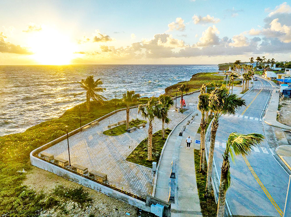Peña encabeza inauguración del malecón de Cabrera