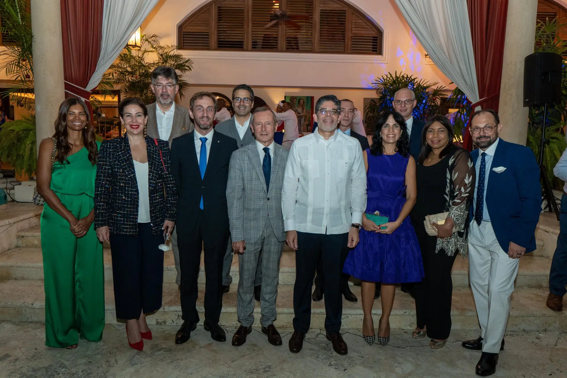 CCIFD celebra coctel en honor a socios