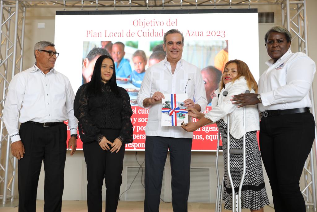 Presidente Abinader lanza Plan Local de Cuidados de Azua