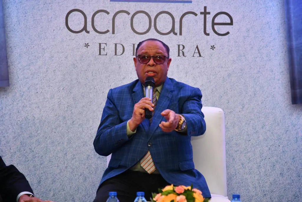 Joseph Cáceres publica primer volumen Arte nacional - Periódico elCaribe