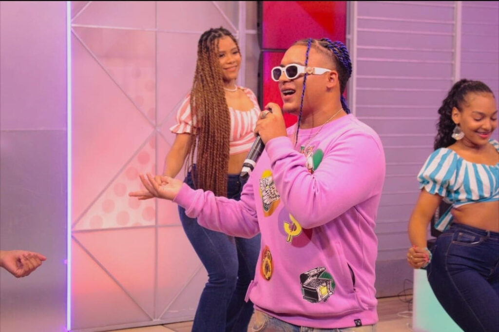 Jayden estrena su primer álbum cargado de “Versatilidad”