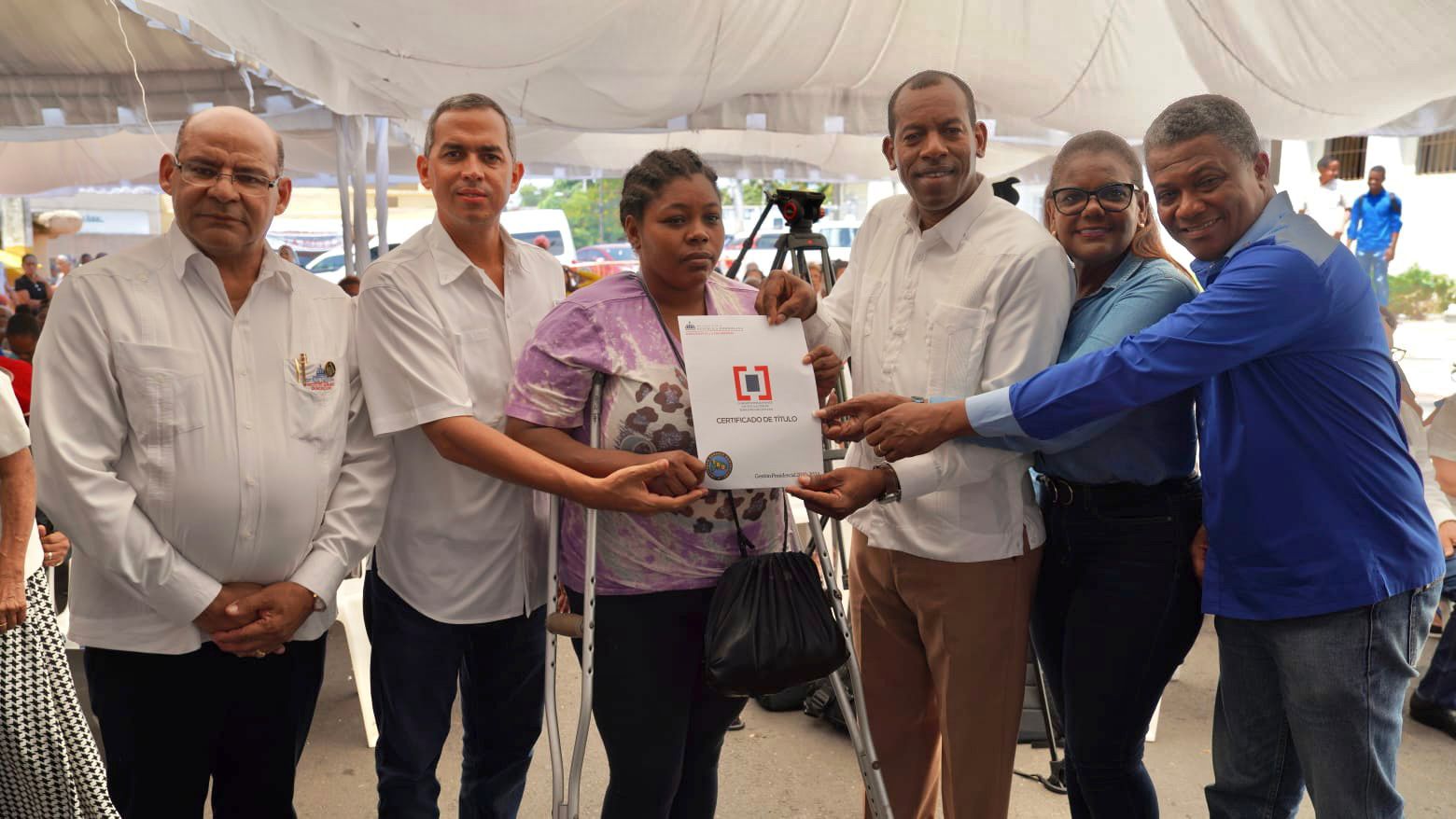 Gobierno entrega 368 títulos de propiedad en Haina