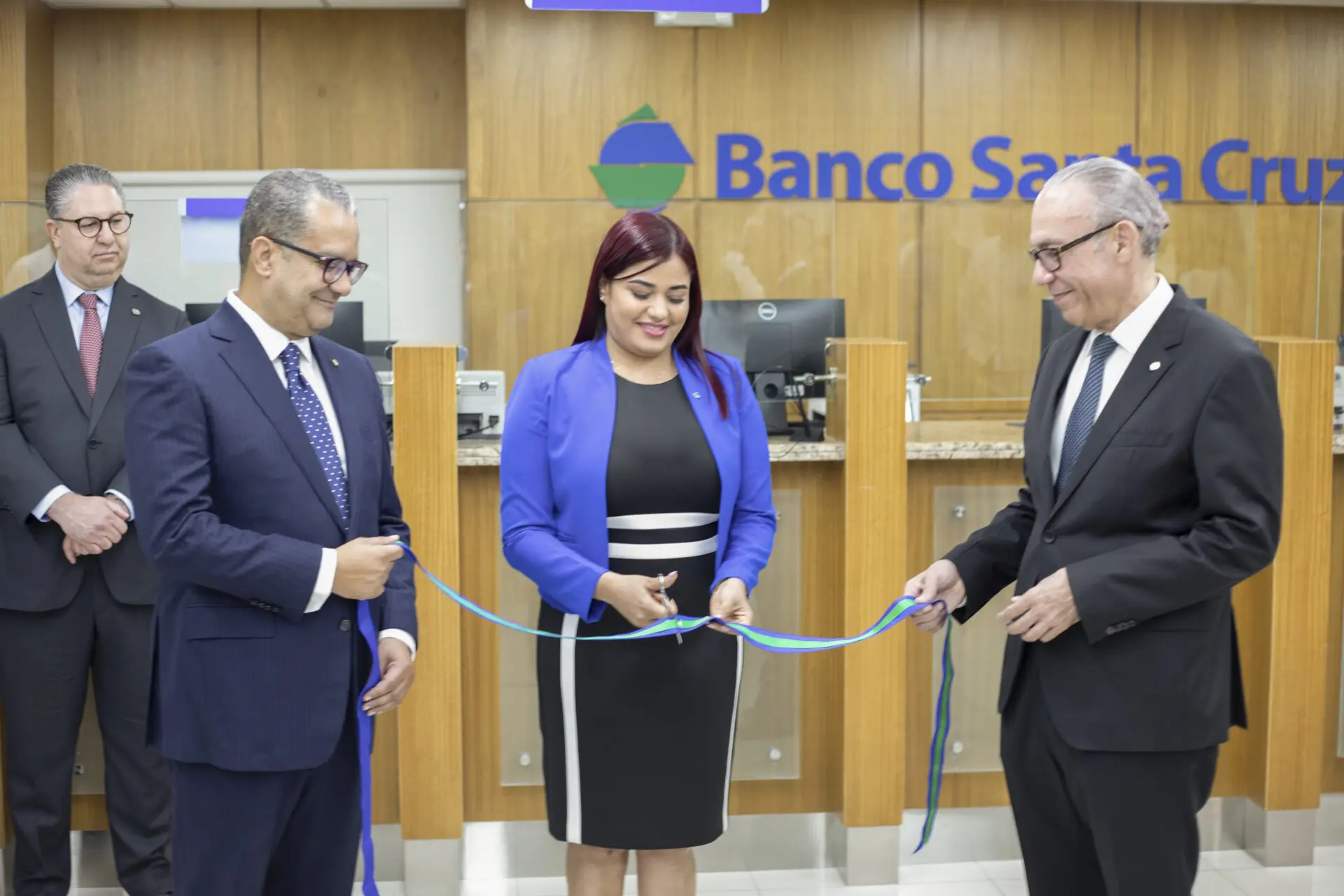 Banco Santa Cruz apertura nuevo centro de negocios en Baní - Periódico ...