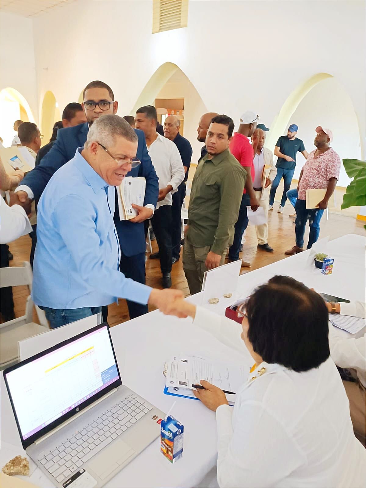 Roberto Rodríguez inscribe candidatura a senador del PRM por el Seibo