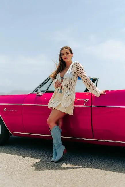 Adri estrena “Verano rosé” de la mano de Warner Music Latina