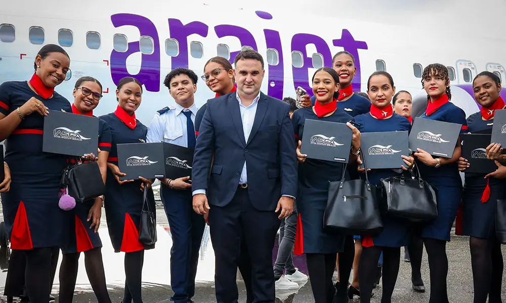 Gradúan azafatas en vuelo; anuncian academia en la RD - Periódico elCaribe