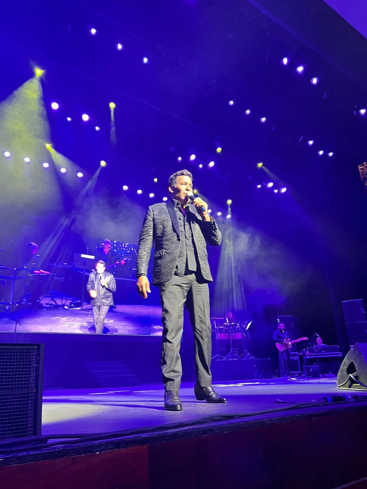 Julio Sabala se luce en PR con renovado espectáculo