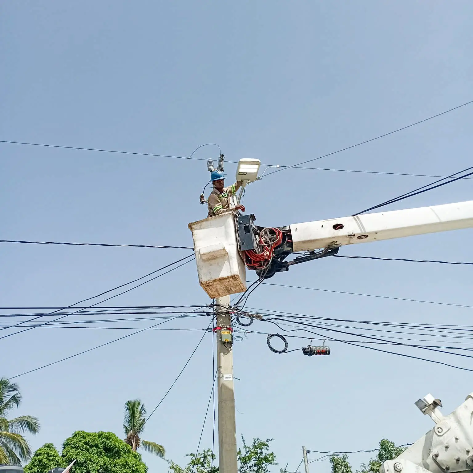 Edesur ilumina carretera SJM-Jinova, tras varios años de espera