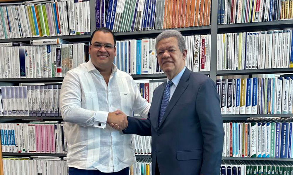 Leonel juramenta a empresario en Fuerza del Pueblo - Periódico elCaribe