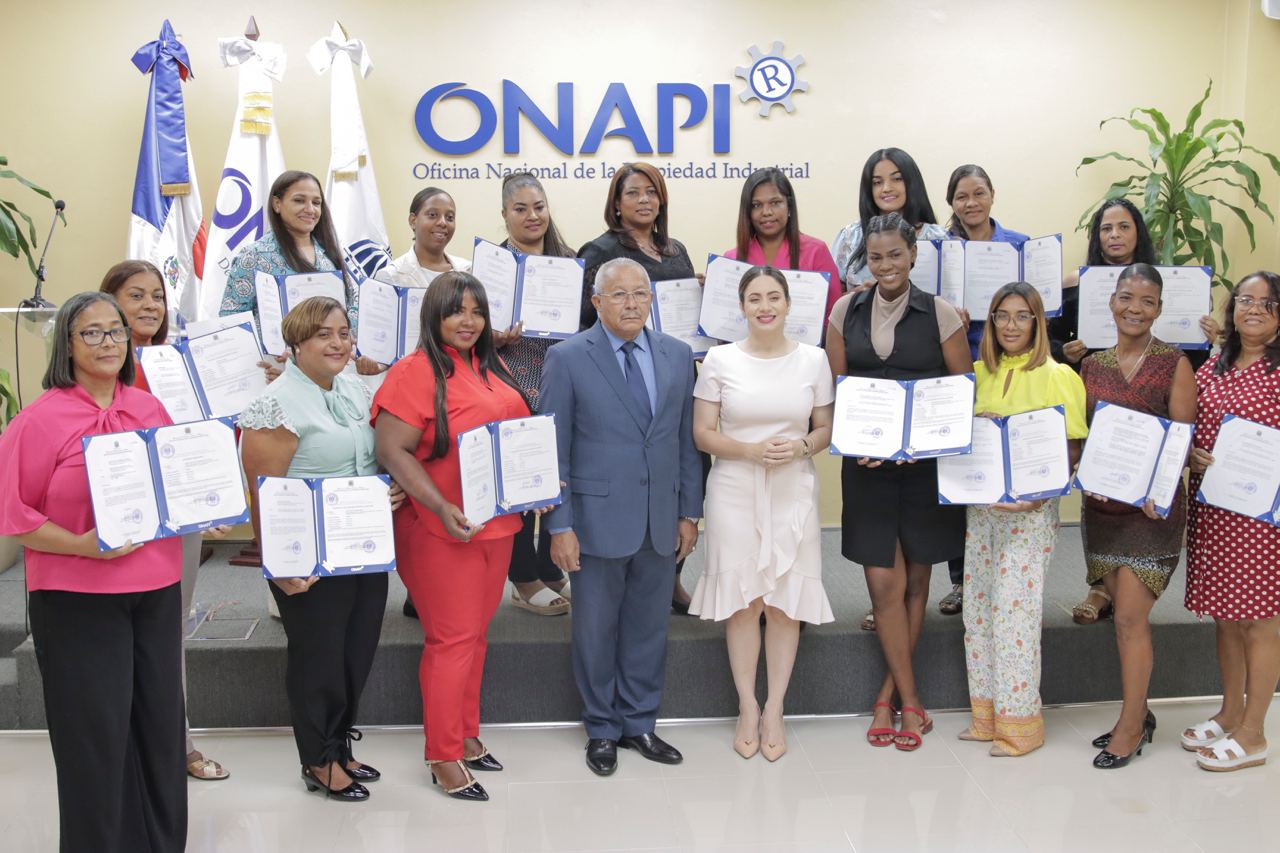 Onapi entrega nombres comerciales mujeres amprendedoras de Supérate