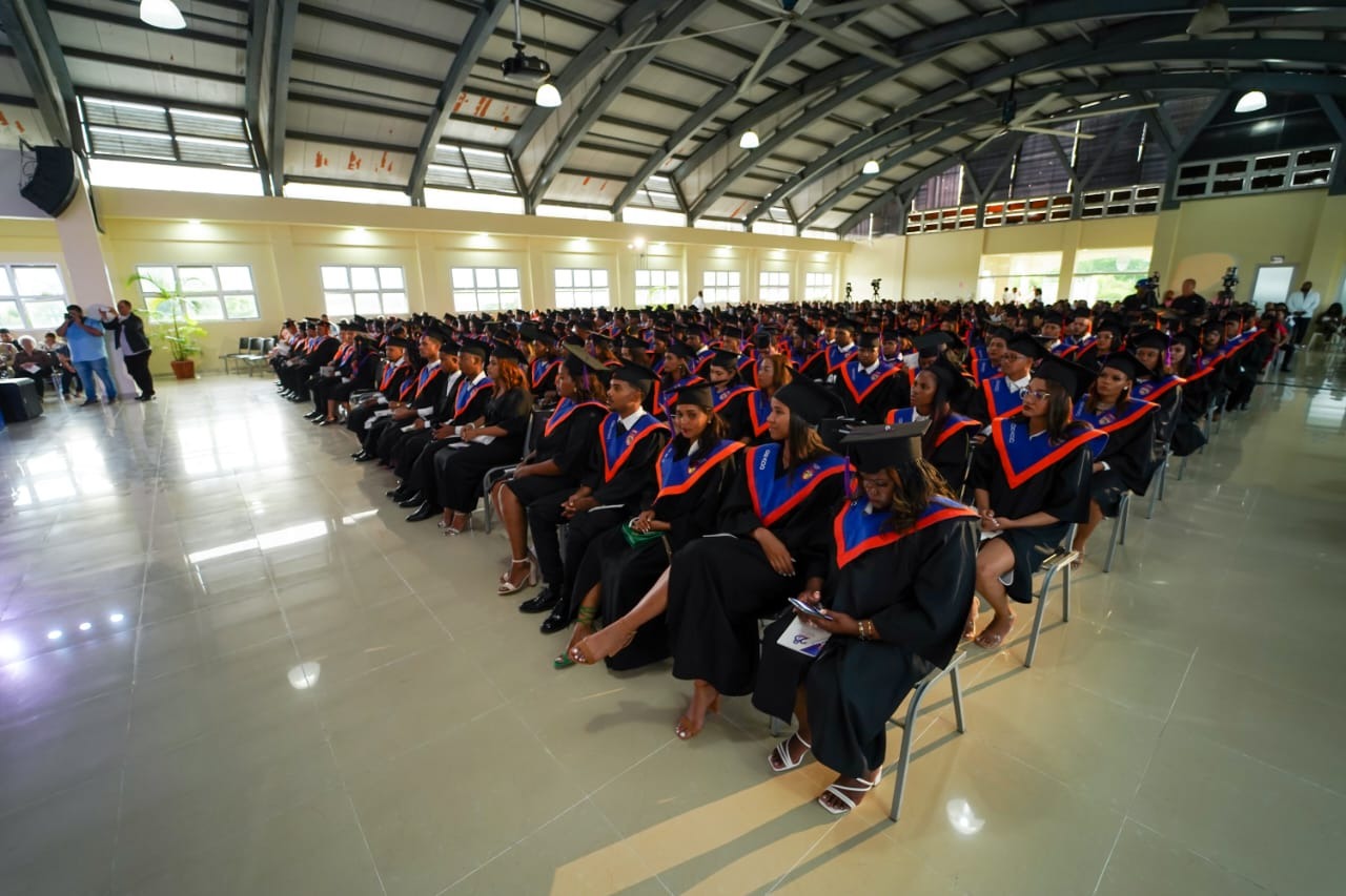 La UCATEBA entrega a la sociedad 227 nuevos profesionales