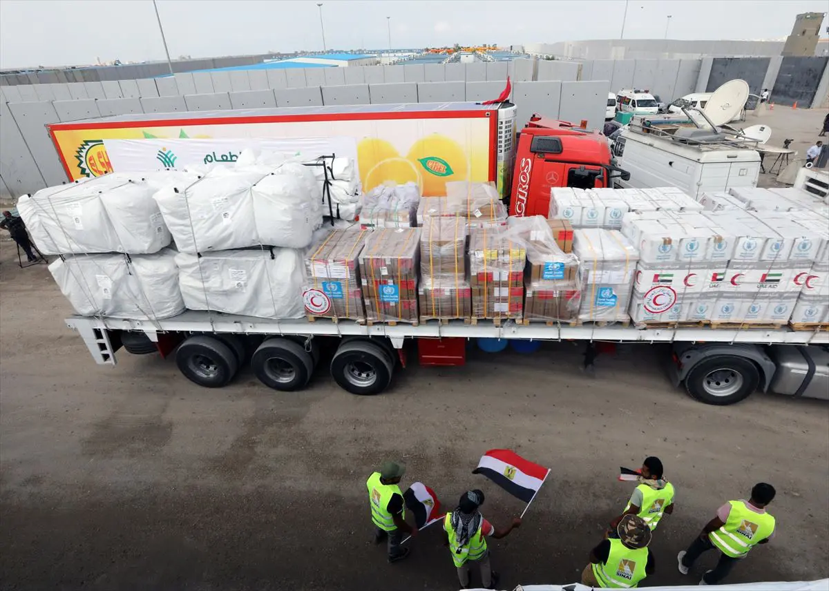 Llegan a Gaza nuevos convoyes de más de 50 camiones de ayuda humanitaria