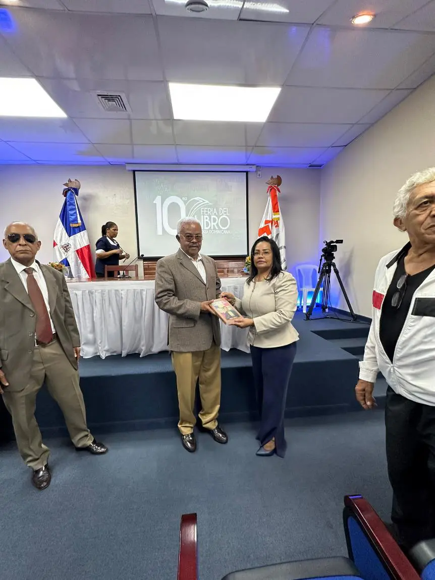 Ponen en circulación libro de Roque Zabala en la X Feria del Libro de ...
