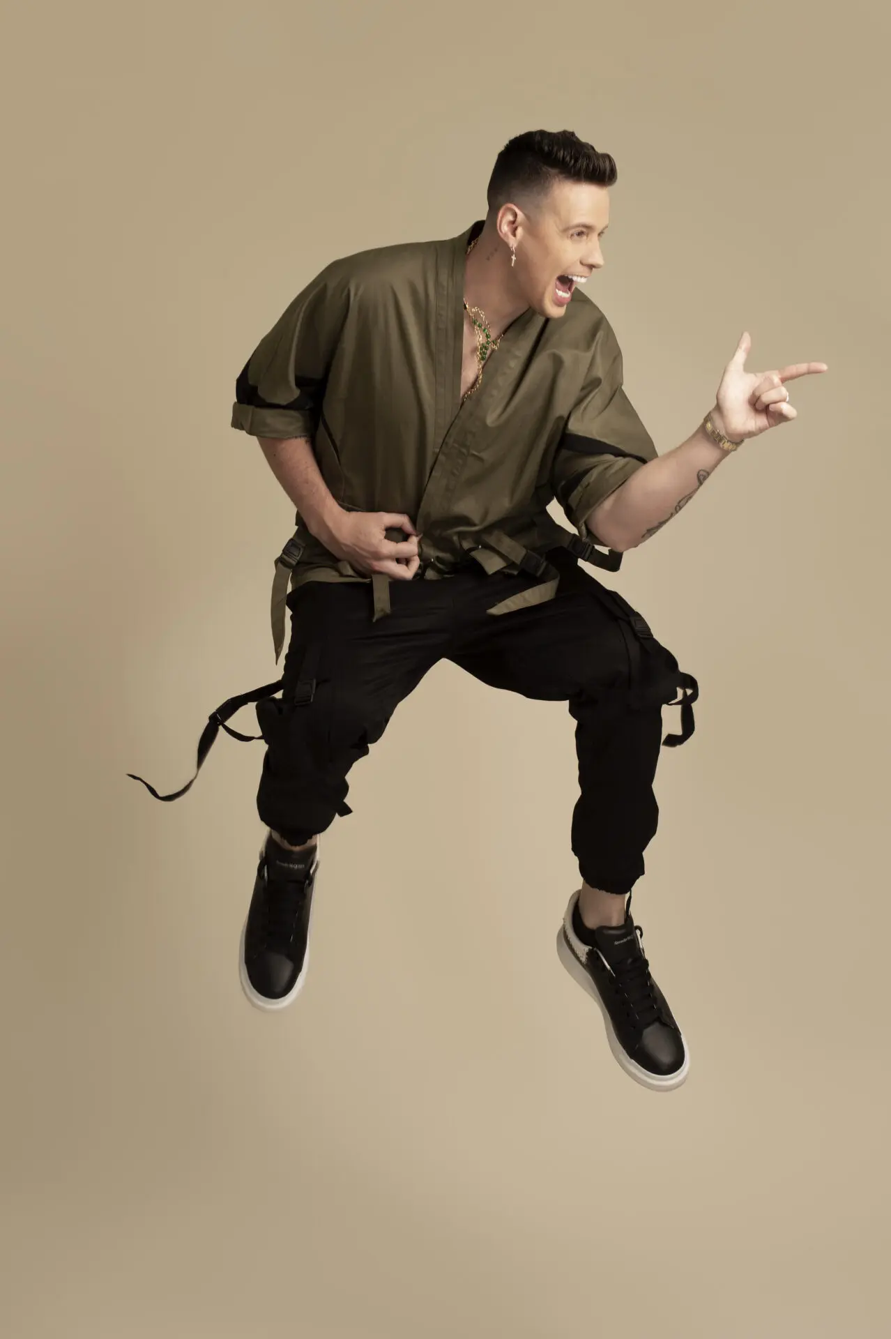 Marko, primer comediante latino en presentarse en el Kesaya Center de ...