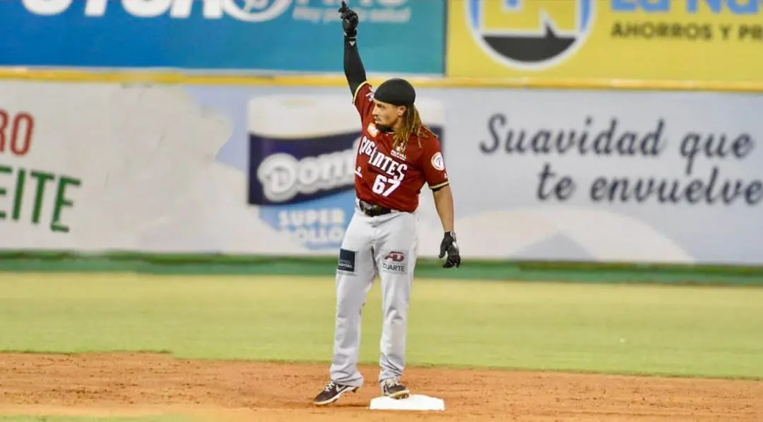 Melvin Mercedes remolca cuatro en sexto triunfo seguido de los Gigantes