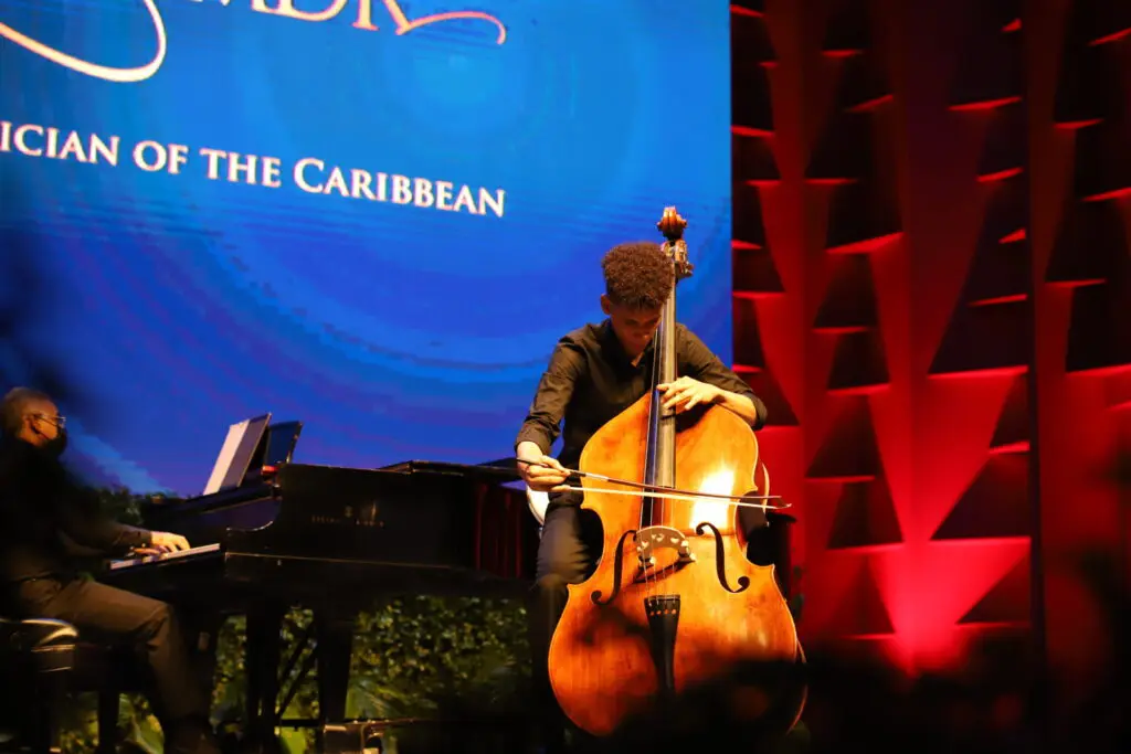 Gran final de la competencia BritchamDR Young Musician of the Caribbean ...