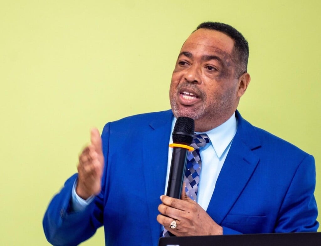 José Beato dicta conferencia a periodistas