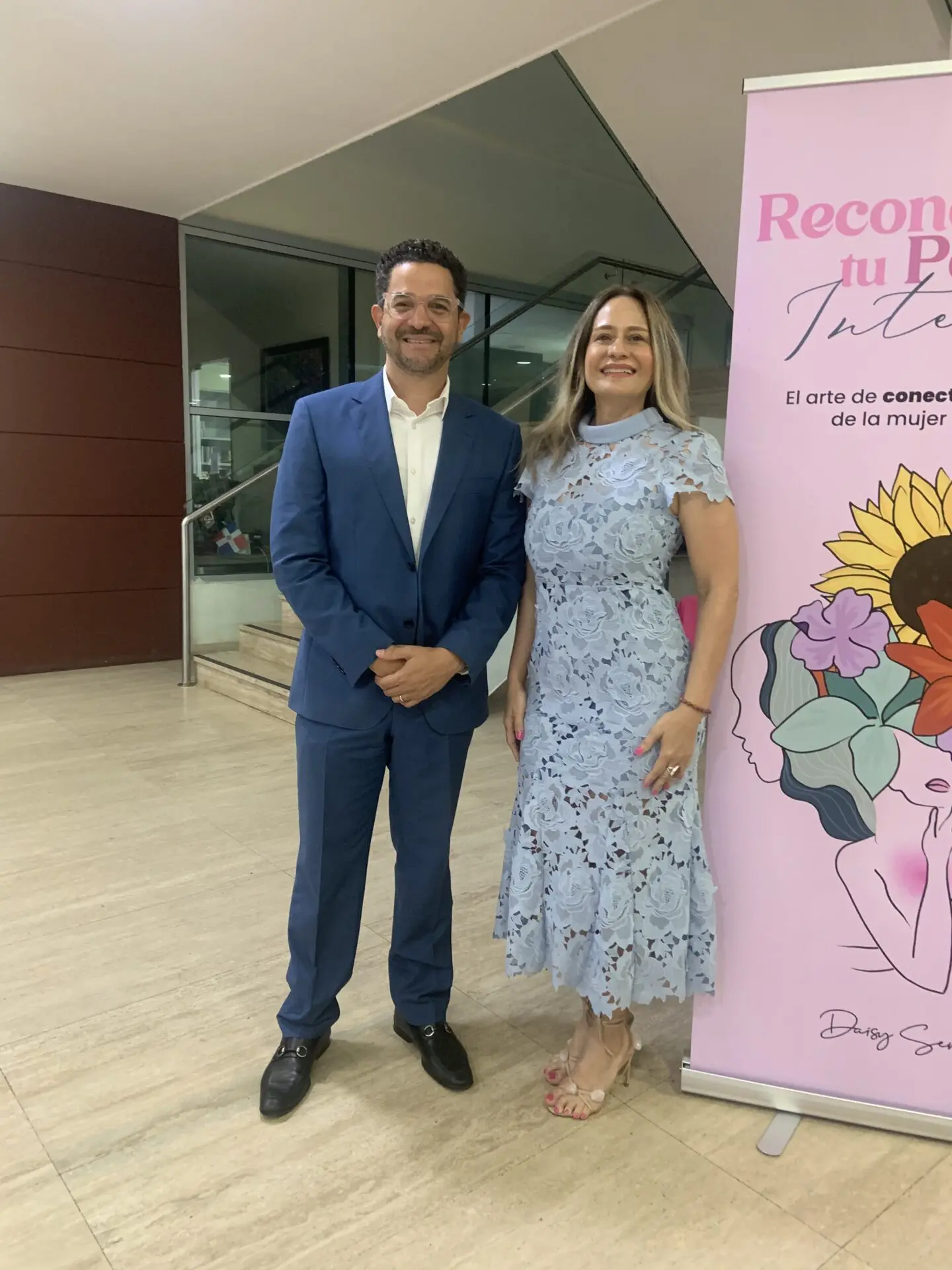 Daisy Sencion pone en circulacion libro "Reconociendo tu poder"