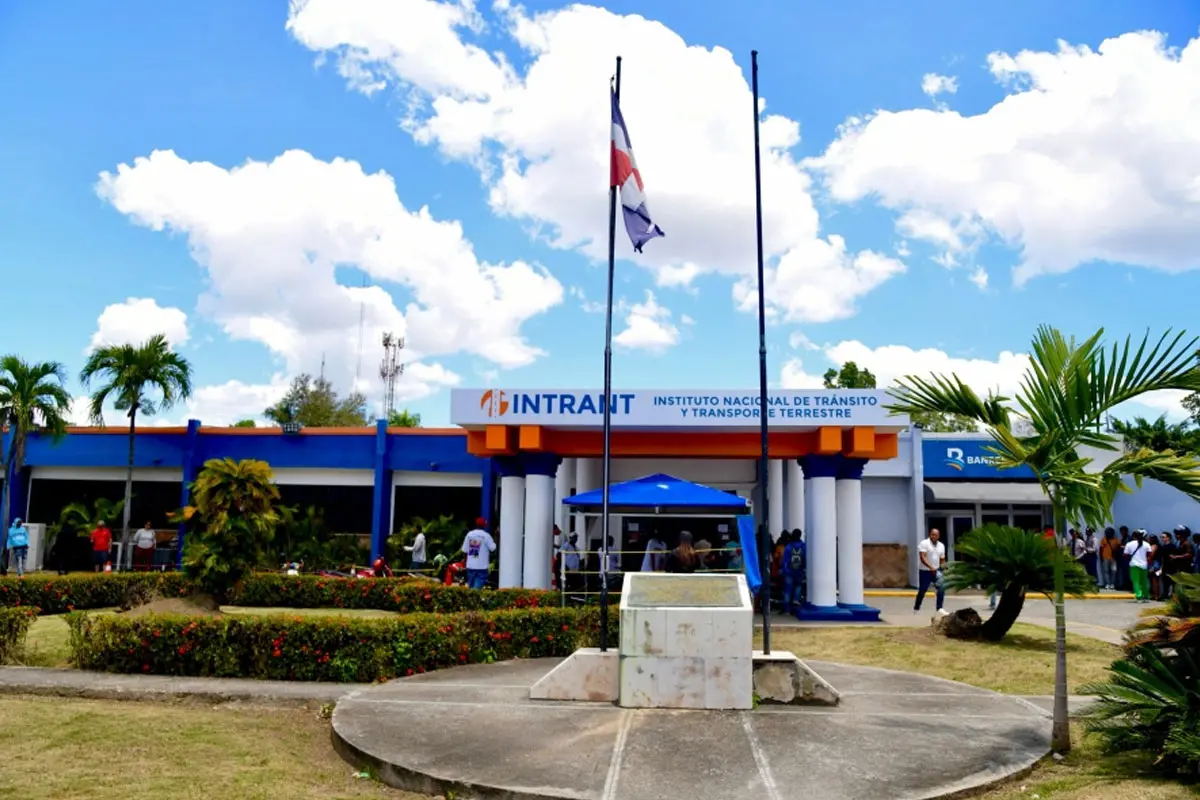 INTRANT mantiene licitación para licencias de conducir