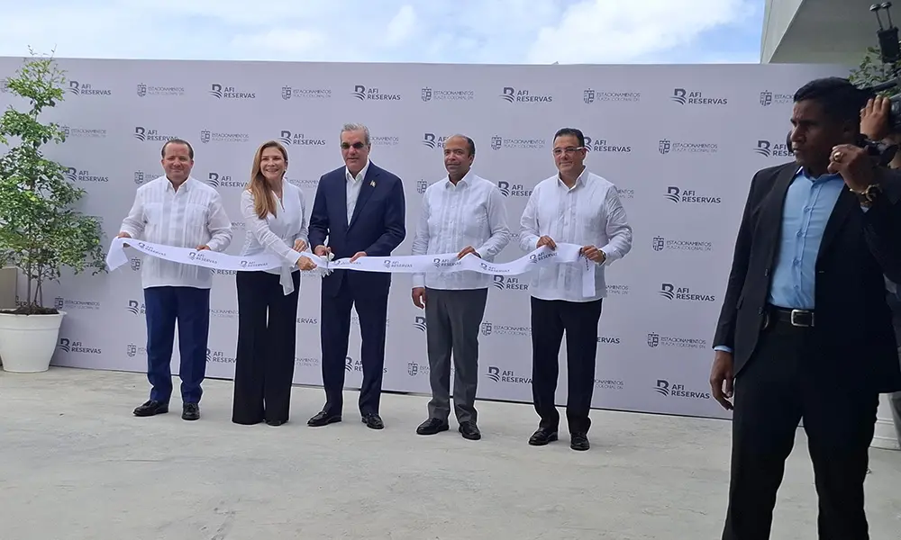 Inauguran parqueo Plaza Zona Colonial; será 24/7 en agosto - Periódico ...