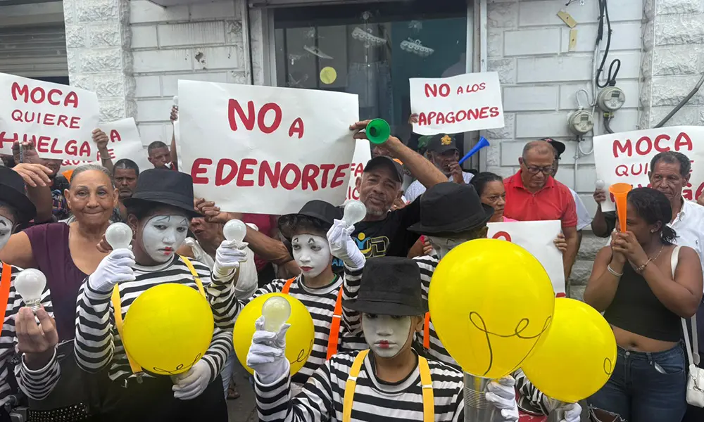 Vigilia contra los apagones y alzas tarifas en Moca - Periódico elCaribe