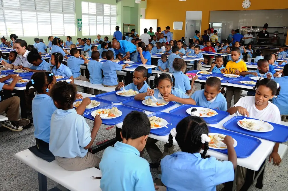 INABIE asegura alimentación escolar y presenta el menú