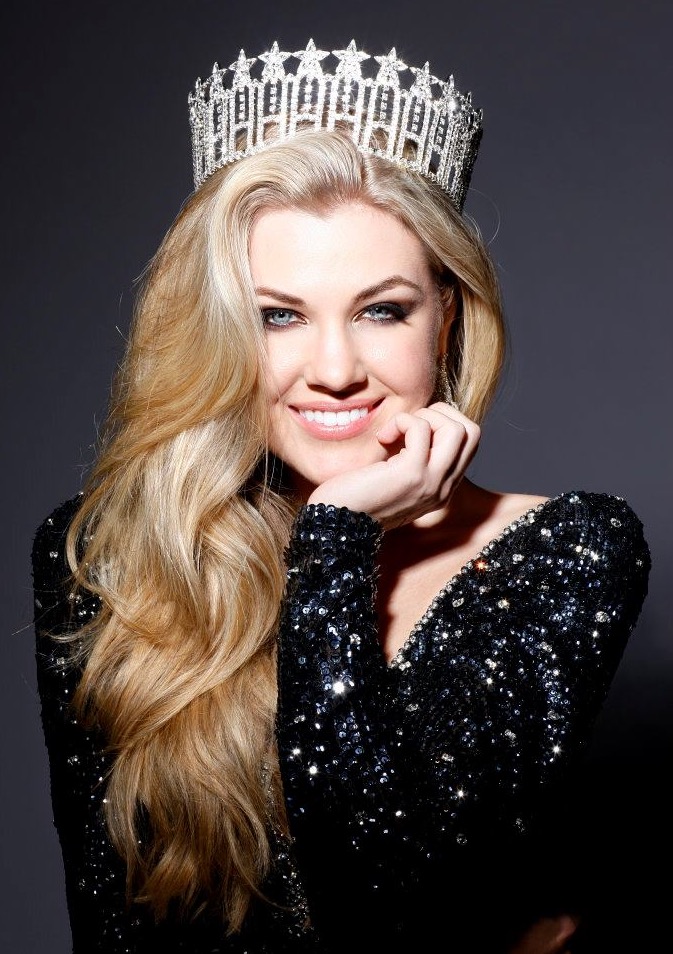 ¿Quién es Erika Frantzve, esposa de Charlie Kirk y ex Miss Arizona?