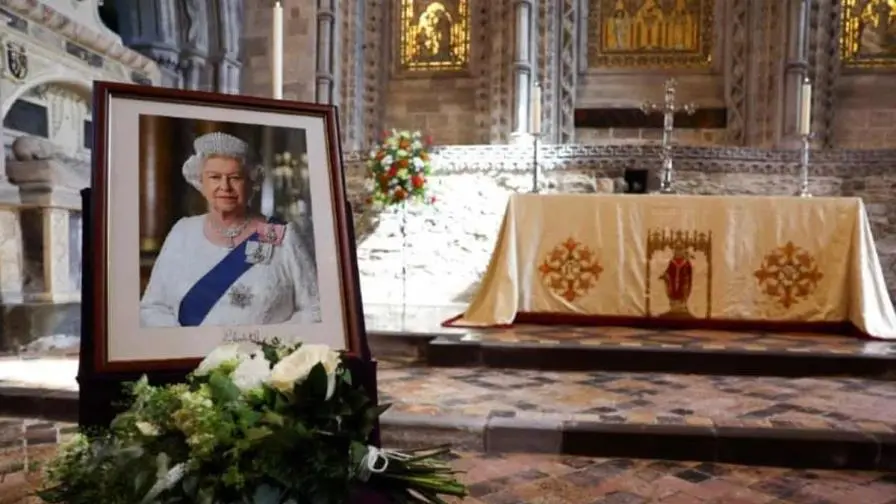 Familia real honra a Isabel II en el tercer aniversario de su muerte ...